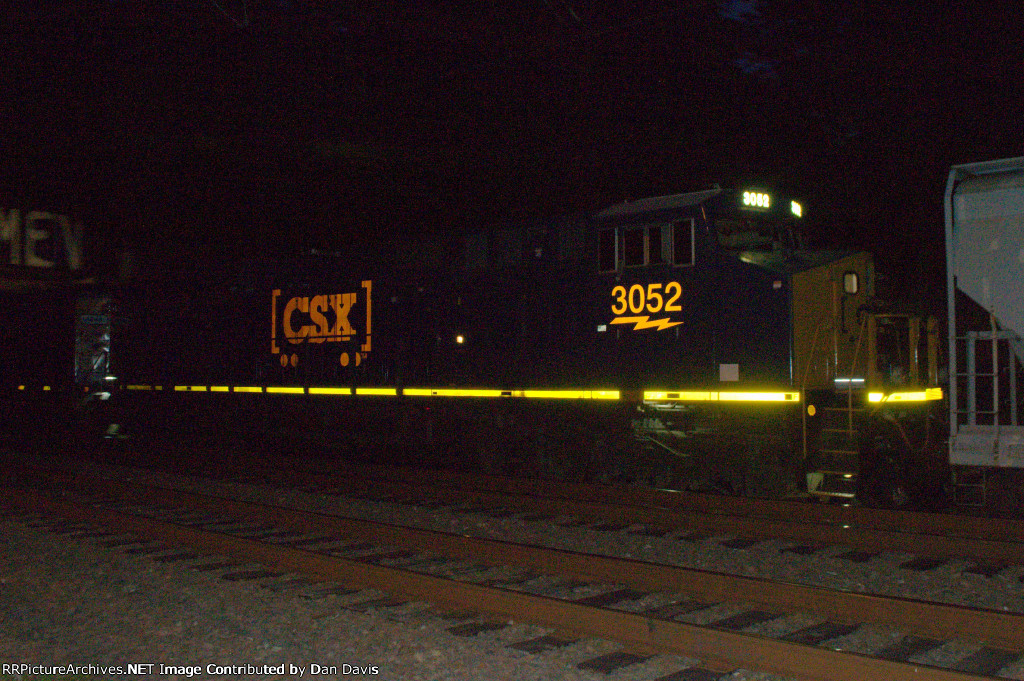 CSX ES44AH 3052 trails on Q300-04